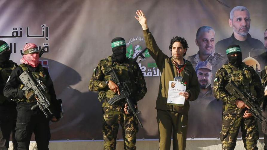 Quem são os novos reféns libertados pelo Hamas em troca de prisioneiros ...