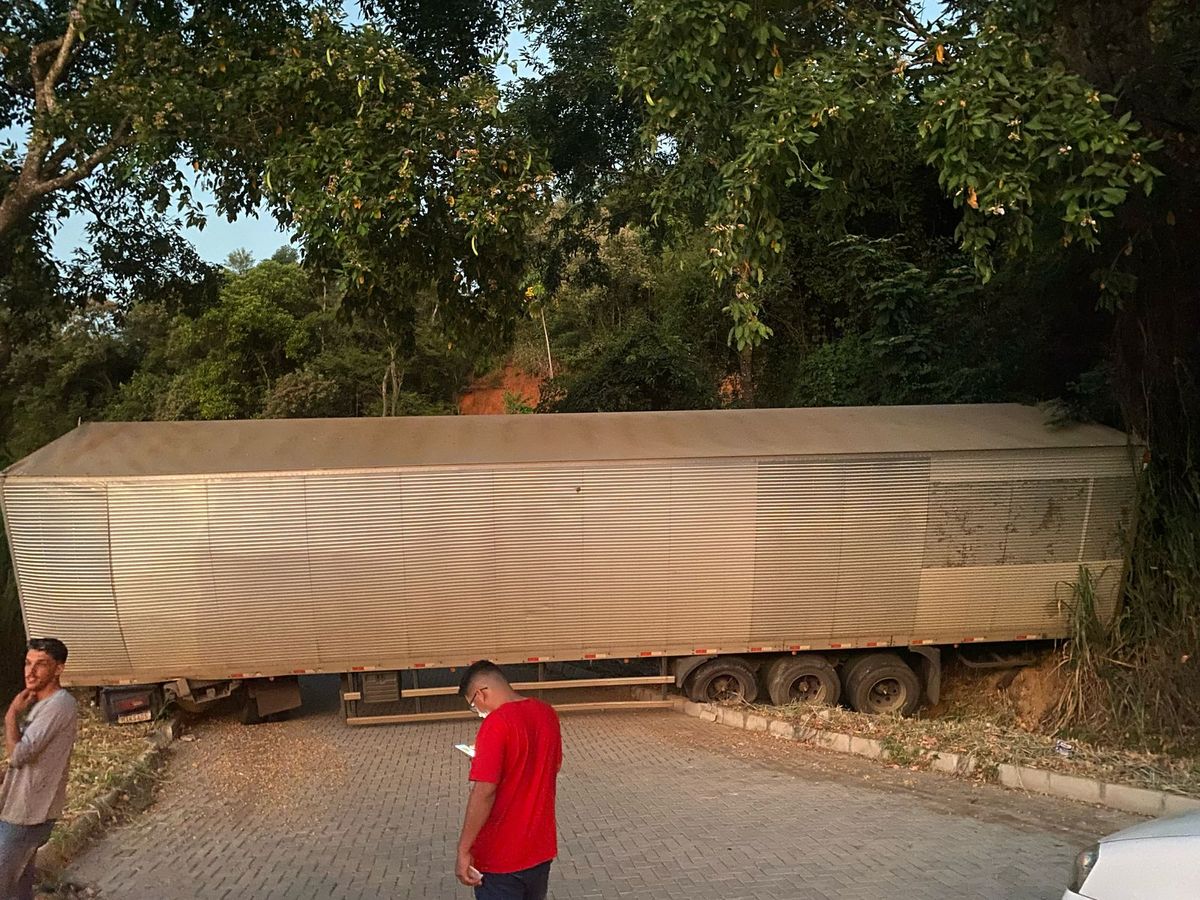 Passat e carreta batem de frente e motorista morre em acidente na BR 262 em Domingos Martins | A ...