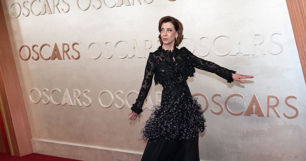 Fernanda Torres revela look Chanel para o Oscar 2025; veja | HZ