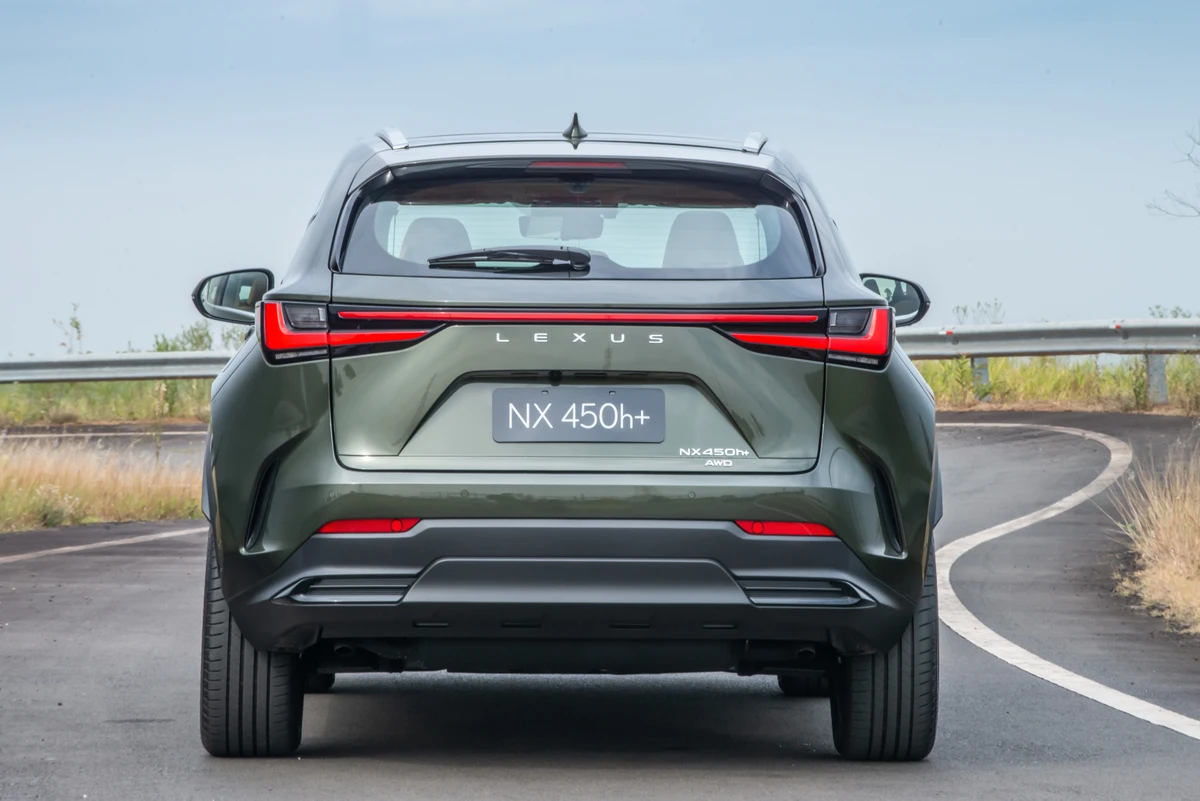 Lexus amplia portfólio no Brasil e lança SUV híbrido plug-in por R$ 457 ...