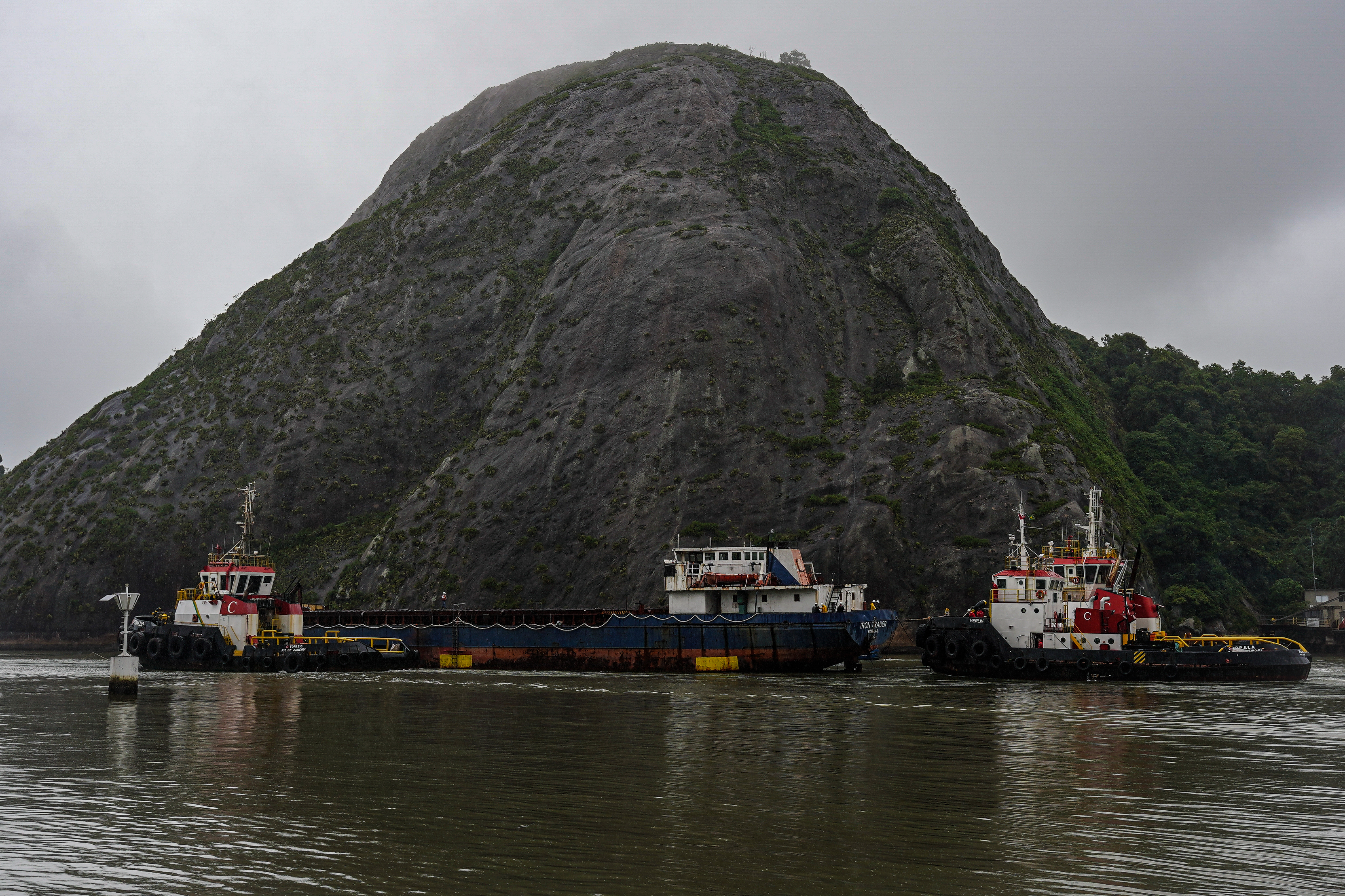Navio fantasma dá adeus ao Porto de Vitória e vai virar sucata em SC ...