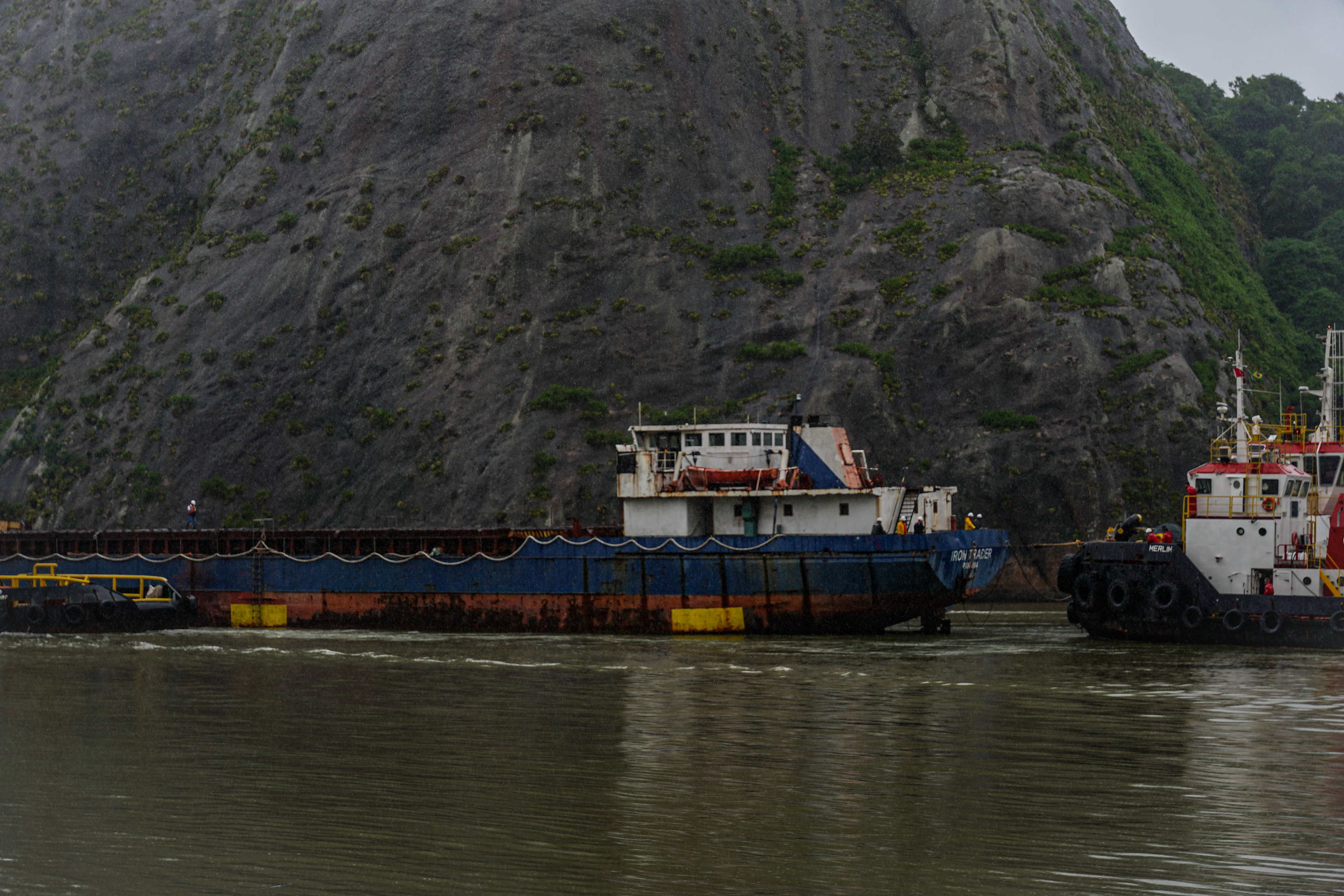 Navio fantasma dá adeus ao Porto de Vitória e vai virar sucata em SC ...