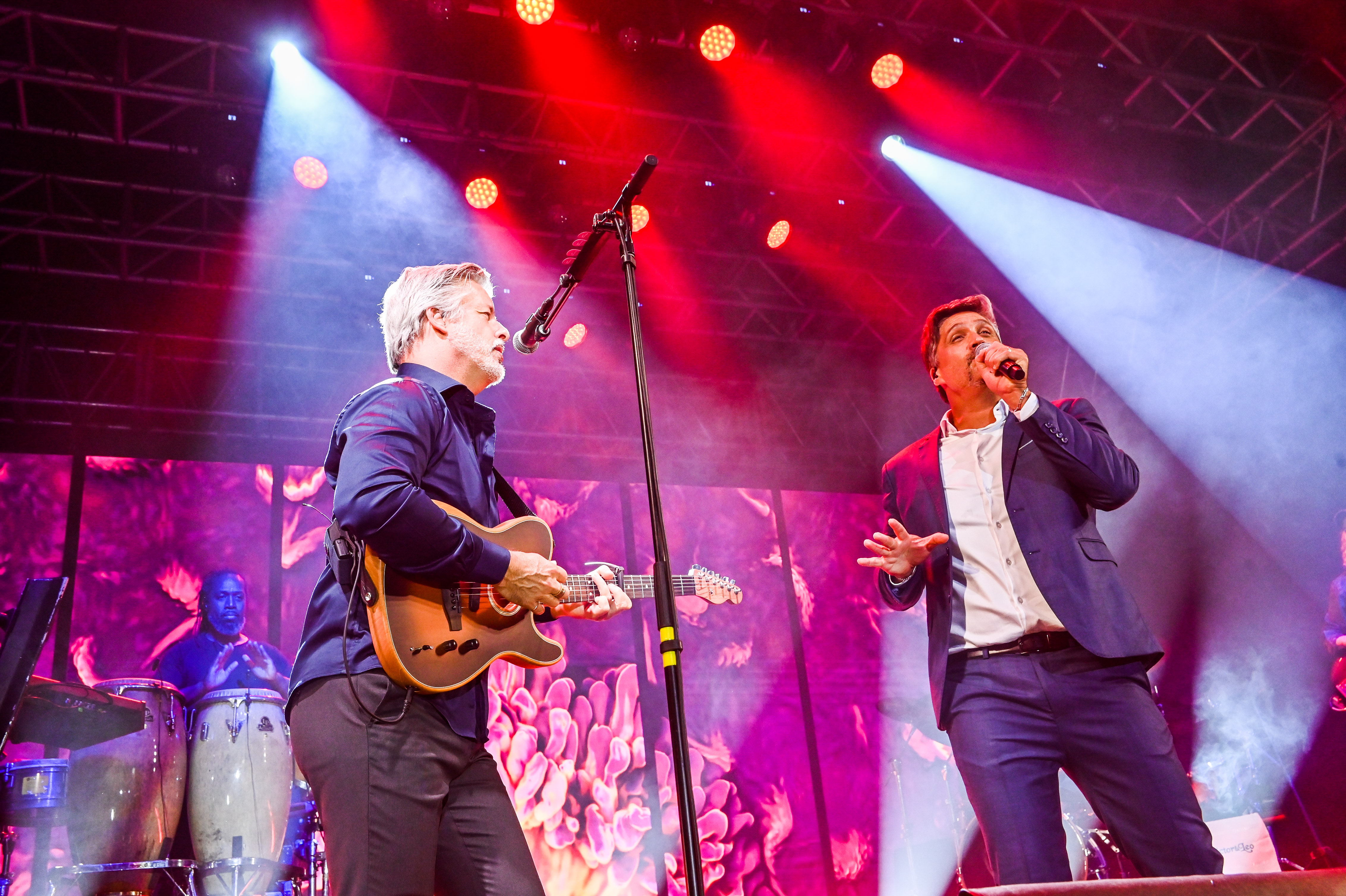 Victor & Leo apresentam grandes hits em show em Vitória; veja fotos ...