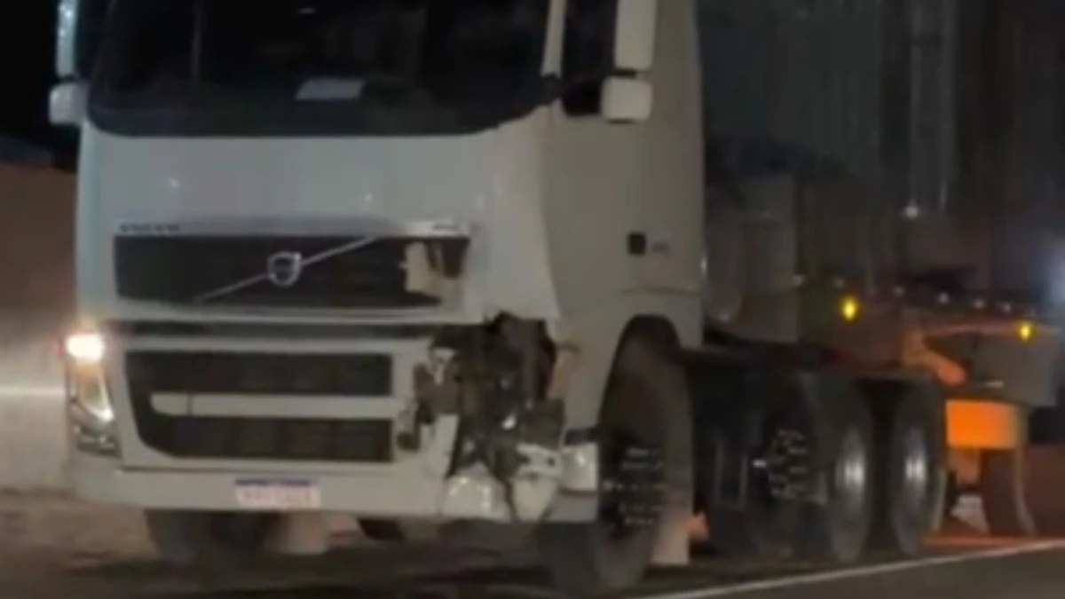 Batida entre moto e carreta deixa dois feridos em rodovia em Cachoeiro | A Gazeta