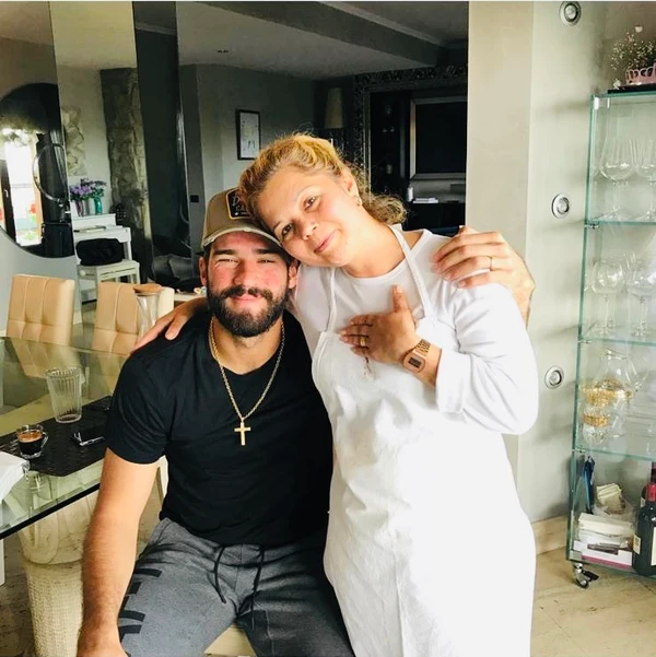 Capixaba leva moqueca para a Itália e vira a chef queridinha dos jogadores famosos | HZ