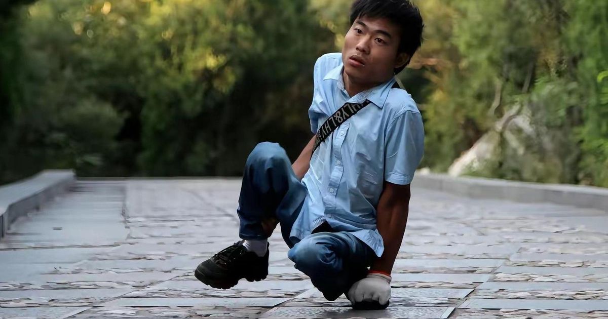 O pedinte com pólio que aprendeu a ler aos 16 anos e hoje salva vidas ...