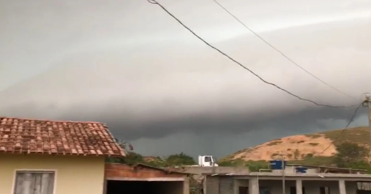 Nuvem rolo chama atenção no litoral de Presidente Kennedy, no ES | A Gazeta
