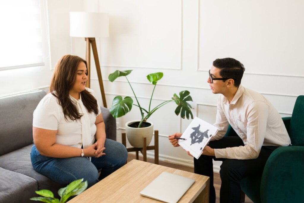 Teste de Rorschach: conheça avaliação psicológica que utiliza manchas ...