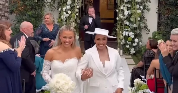 Marta Silva e Carrie Lawrence se casam em cerimônia intimista nos EUA | HZ